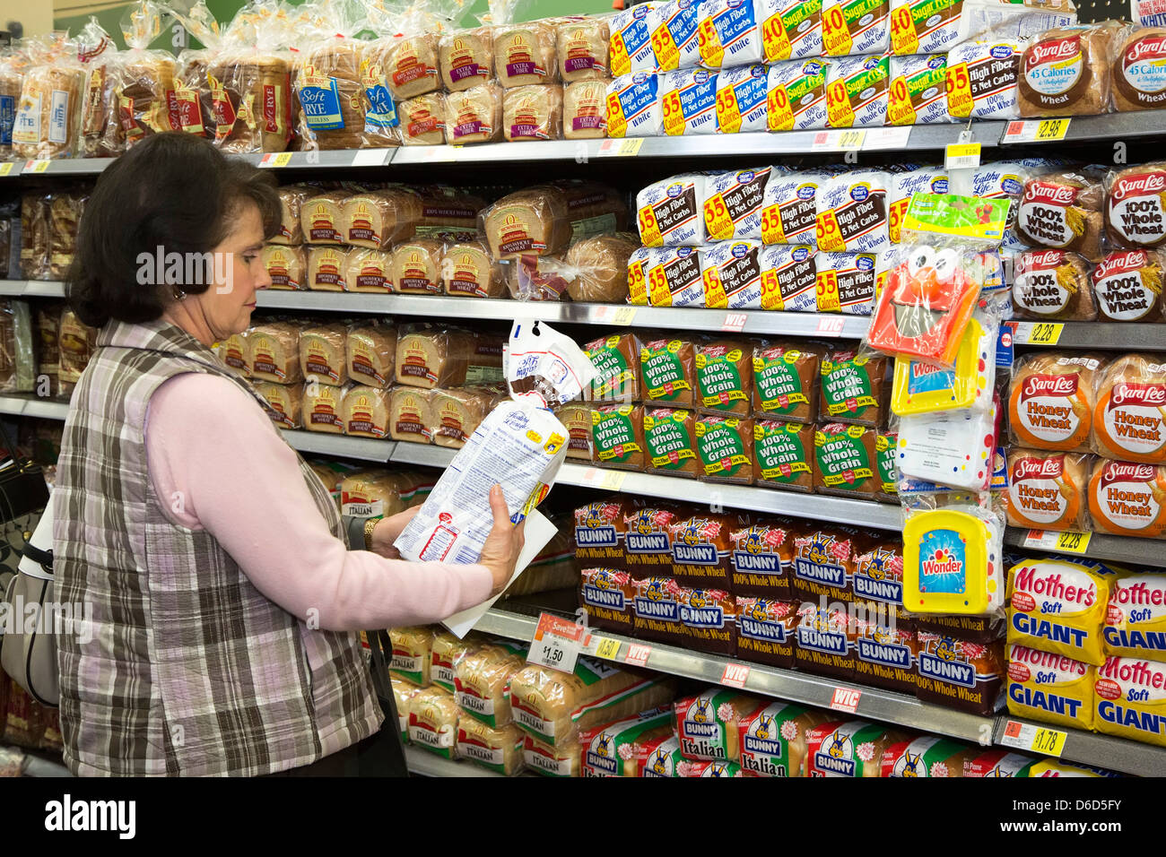 Walmart store shopping hi-res stock photography and images - Alamy