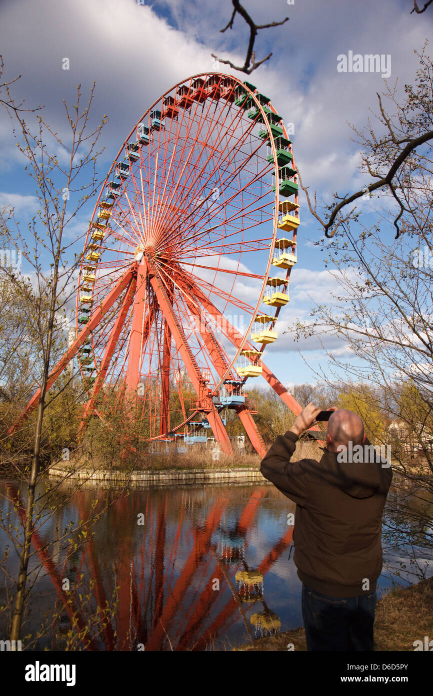 Berlin, Germany, an old ferris wheel in an abandoned amusement park ...