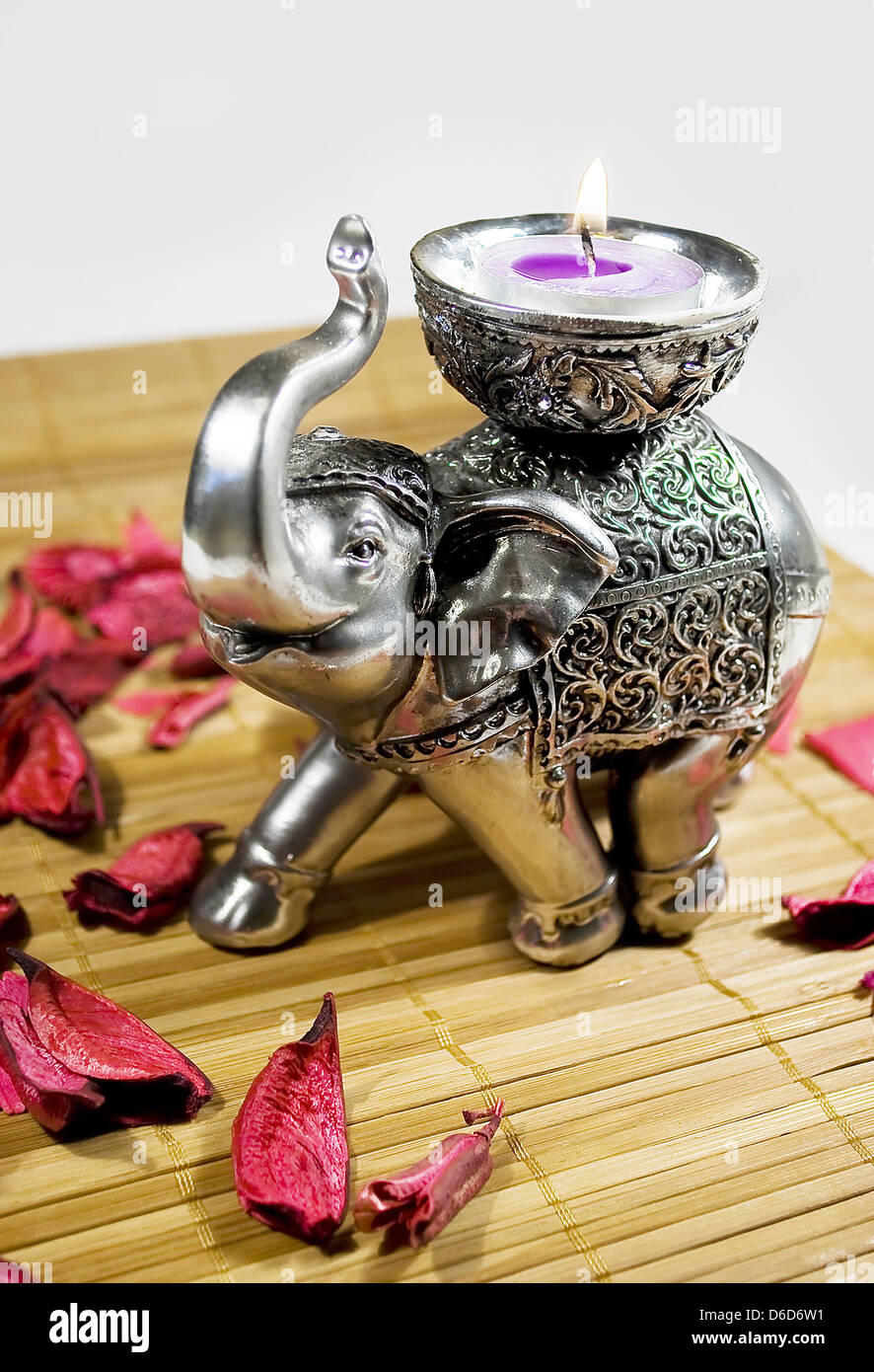 Ivory elephant statue hi-res stock photography and images - Alamy