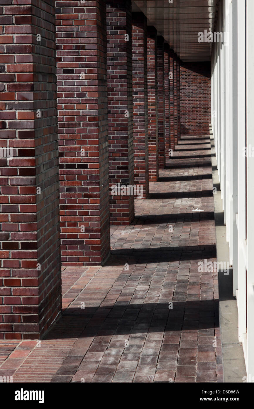 Bricks and columns hi-res stock photography and images - Alamy