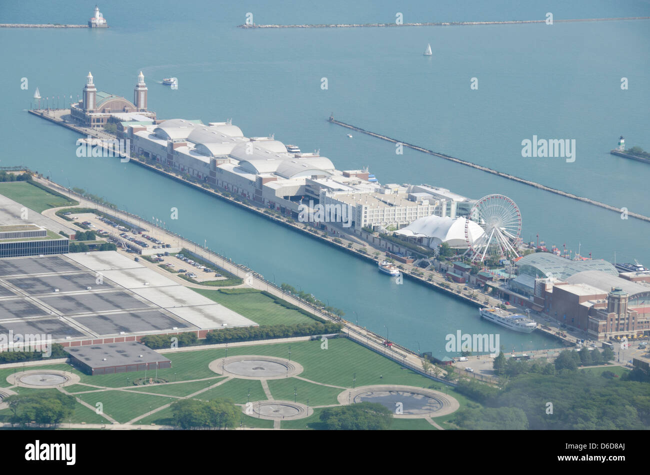 Aerial view navy pier chicago hi-res stock photography and images - Alamy