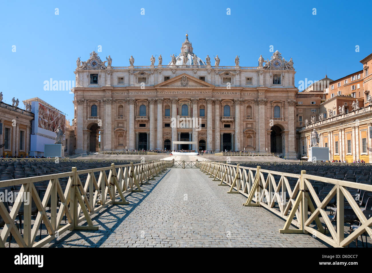 Facade of the Vatican Stock Photo - Alamy