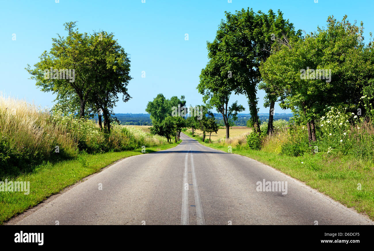 Empty highway road markings hi-res stock photography and images - Alamy
