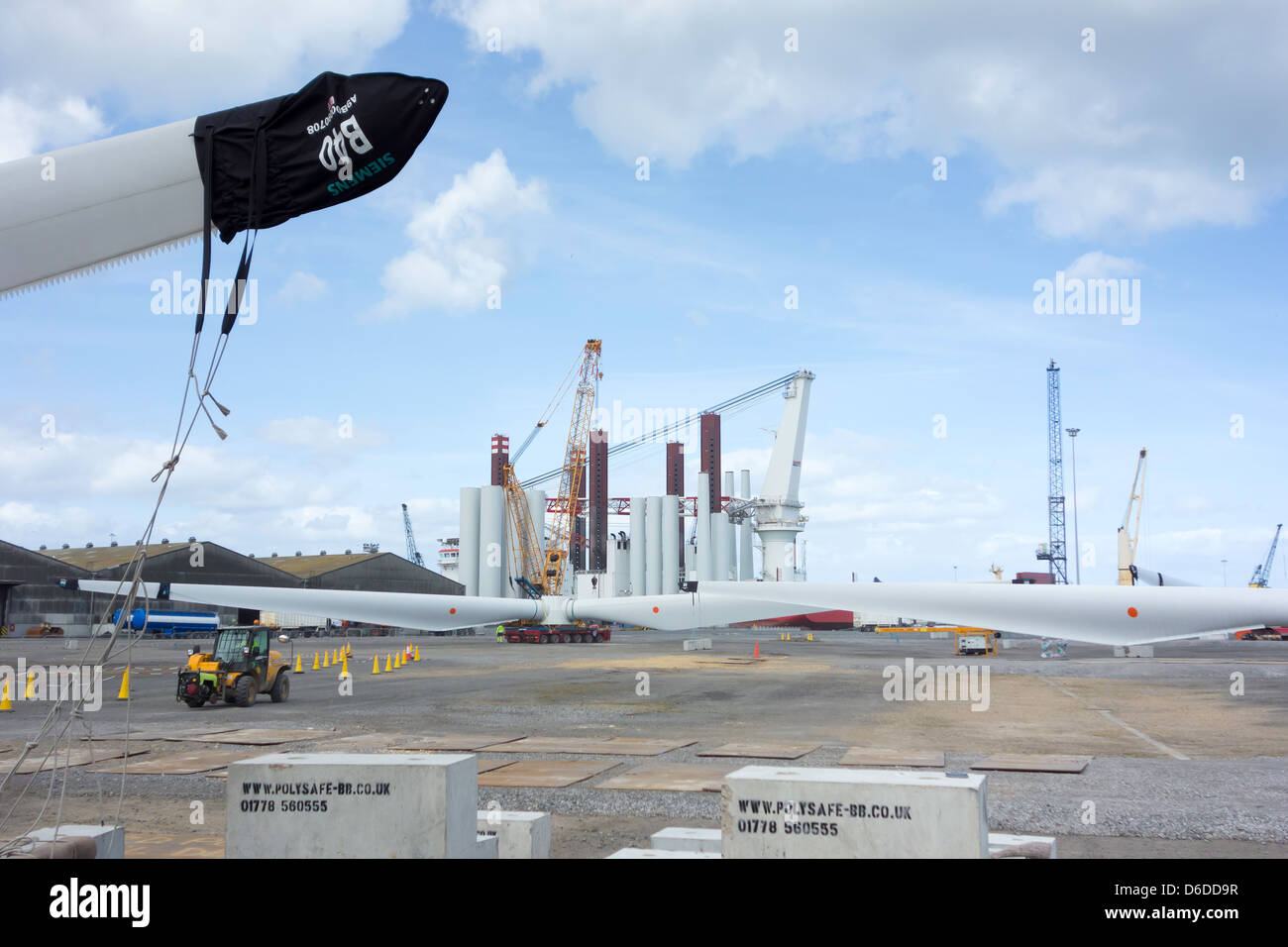Ship assembly hi-res stock photography and images - Alamy