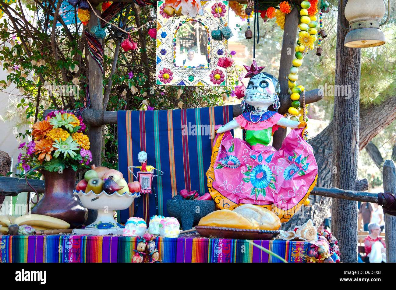 Skeleton folk art hi-res stock photography and images - Alamy