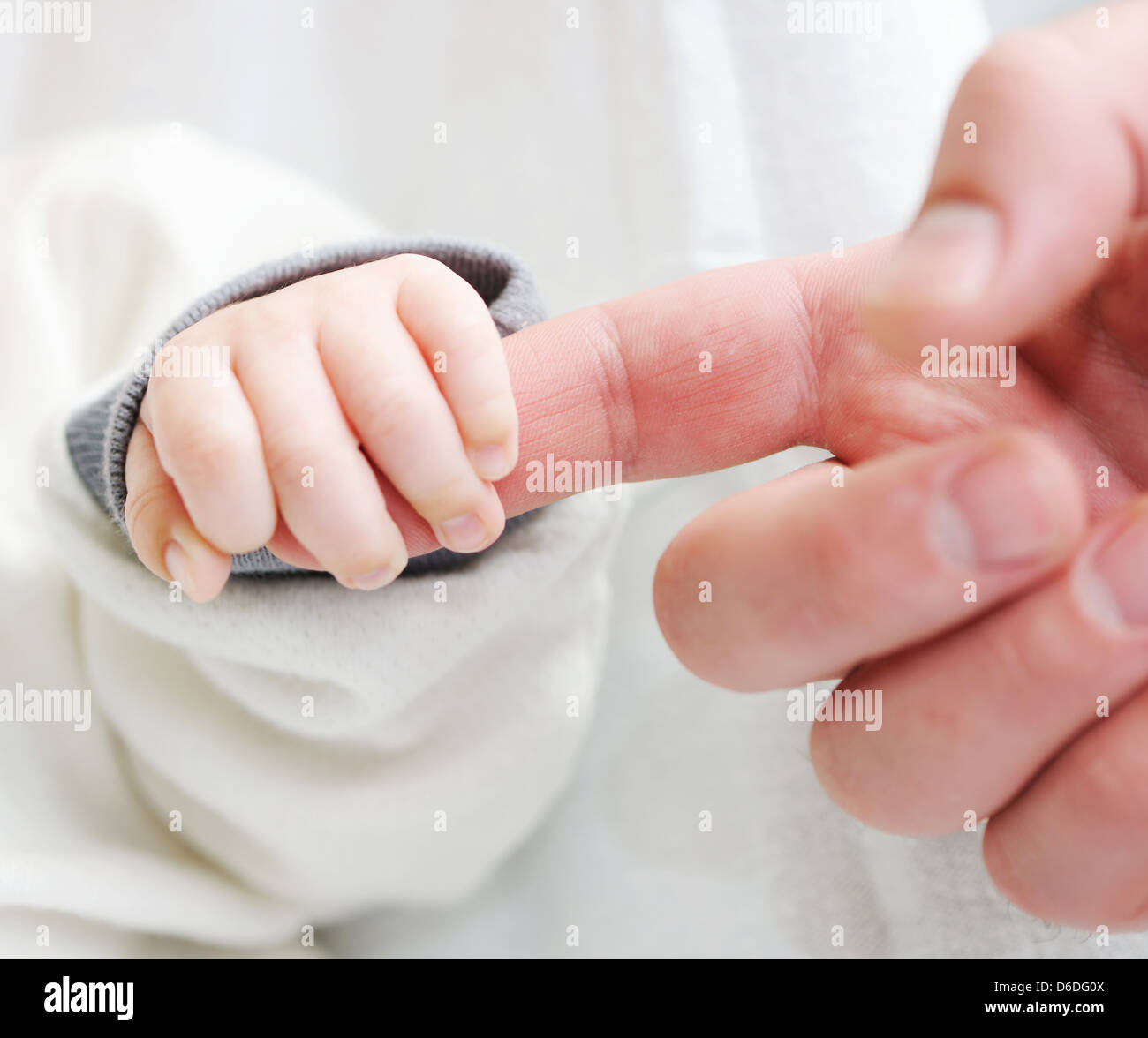 Newborn babys hand hi-res stock photography and images - Alamy
