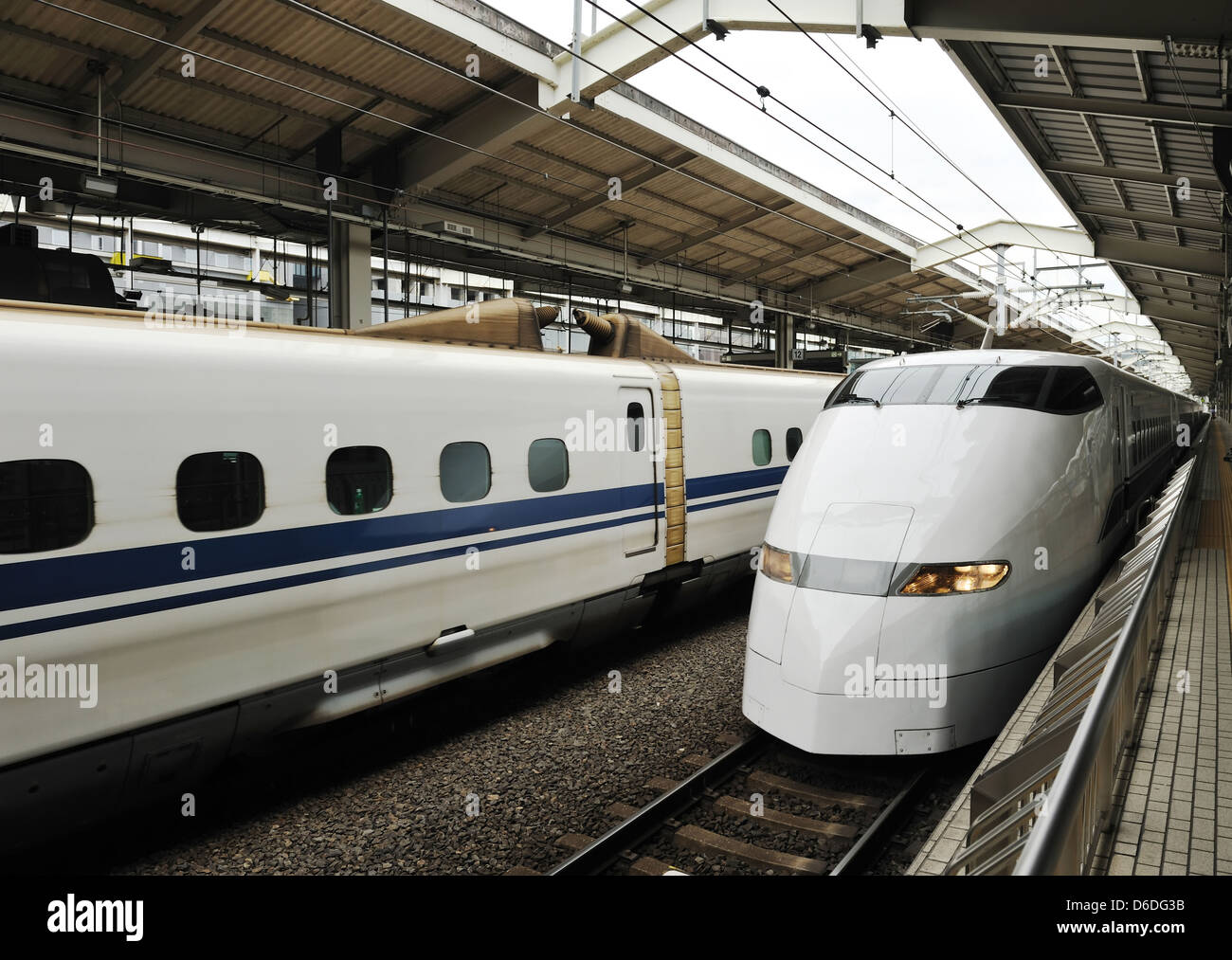 Bullet train hi-res stock photography and images - Alamy