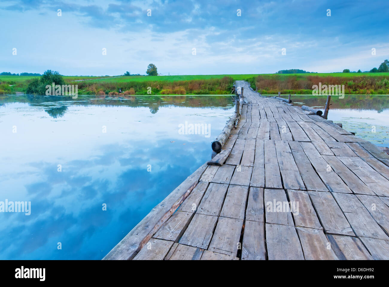 Wooden footbridge over a lake hi-res stock photography and images - Alamy
