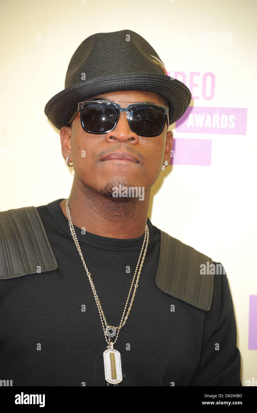 Singer Ne-Yo arrives at the MTV Video Music Awards at Staples Centre in ...