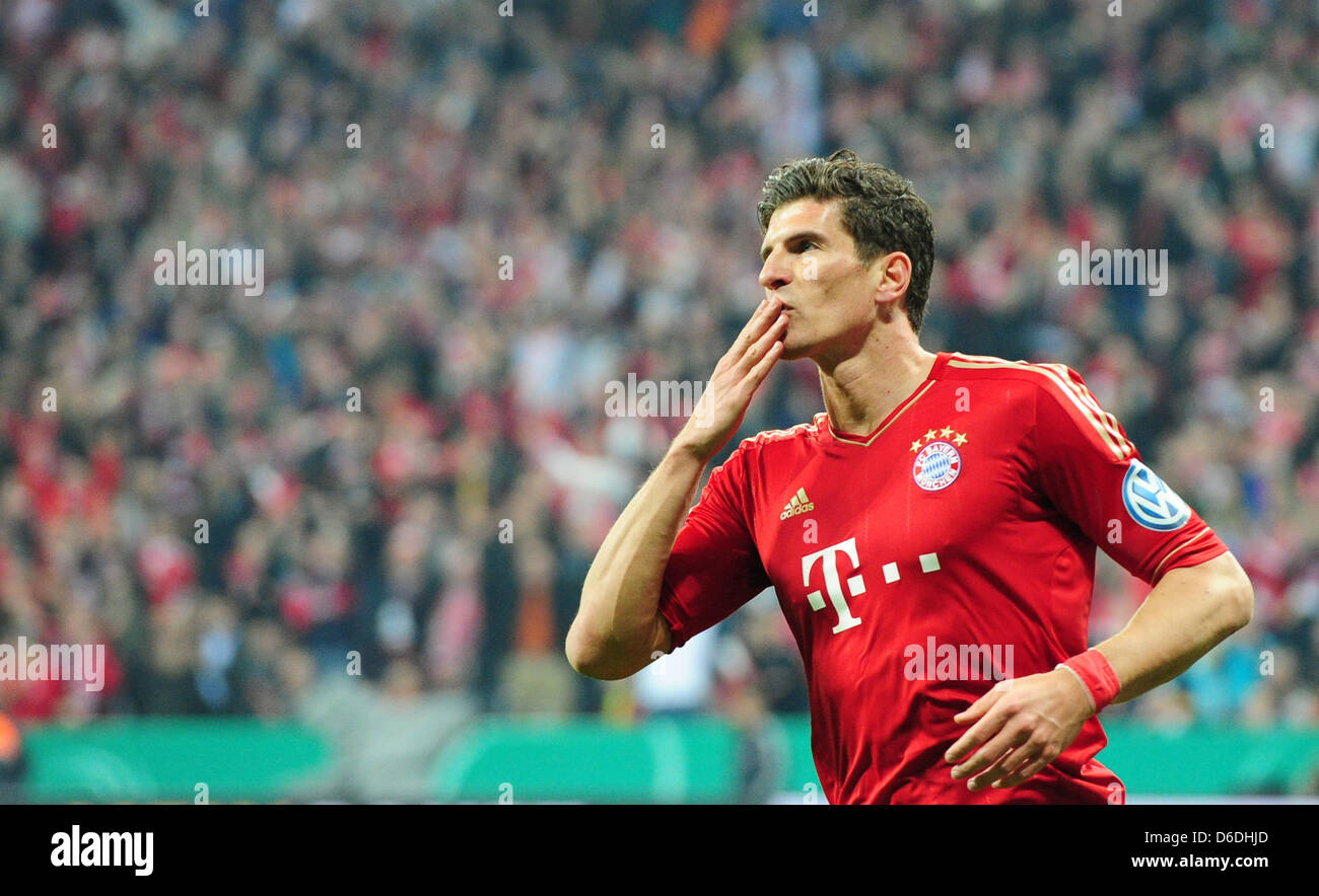 Mario gomez bayern munich 2013 hi-res stock photography and images - Alamy
