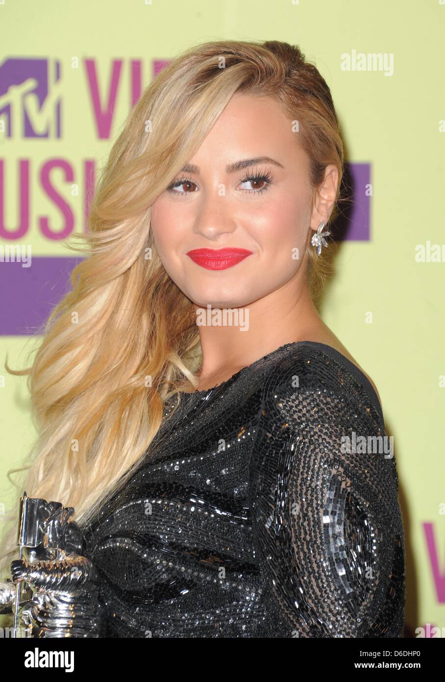 Demi lovato poses hi-res stock photography and images - Alamy