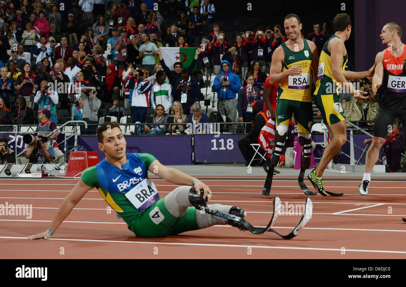 Oscar Pistorius (2-r) and Arnu Fourie (r) of South Africa and Alan ...