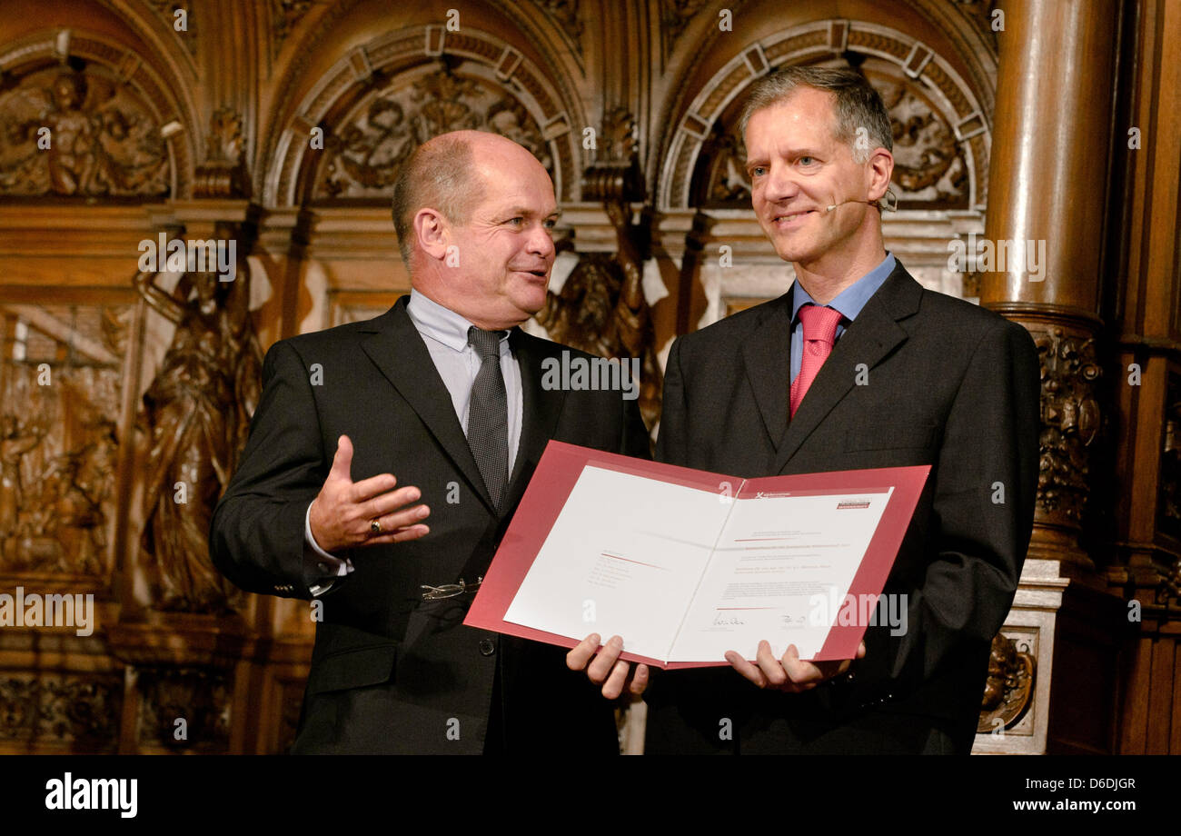 CEO of the Koerber Foundation Christian Wriedt (L) and physicist ...