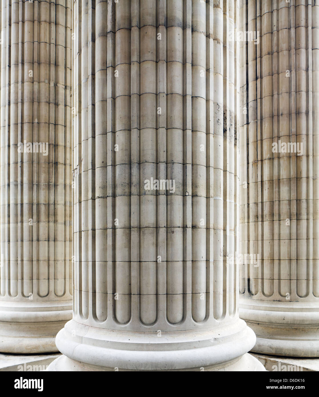 Columns facade front entrance steps hi-res stock photography and images ...