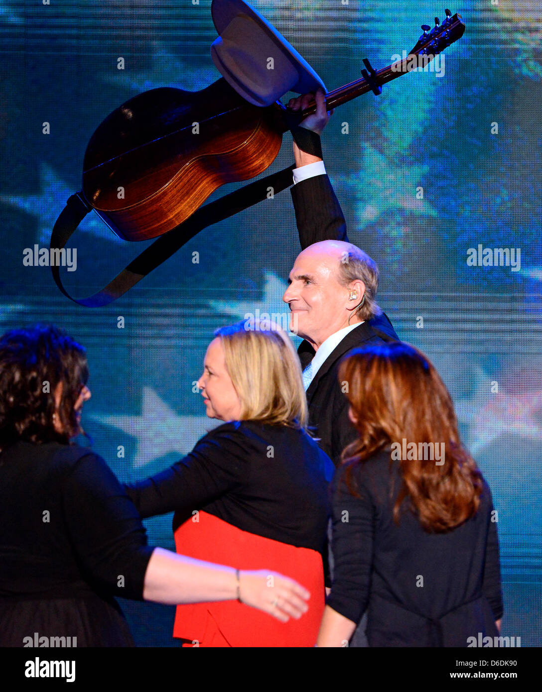 Singer james taylor performs hi-res stock photography and images - Alamy