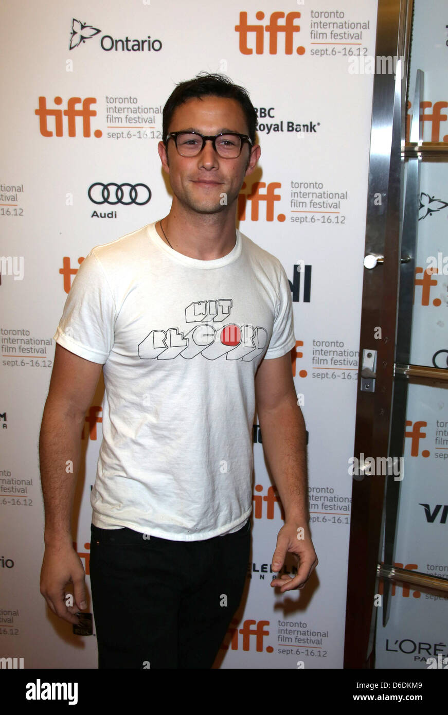 Actor Joseph Gordon-Levitt arrives at the premiere of "The Master ...