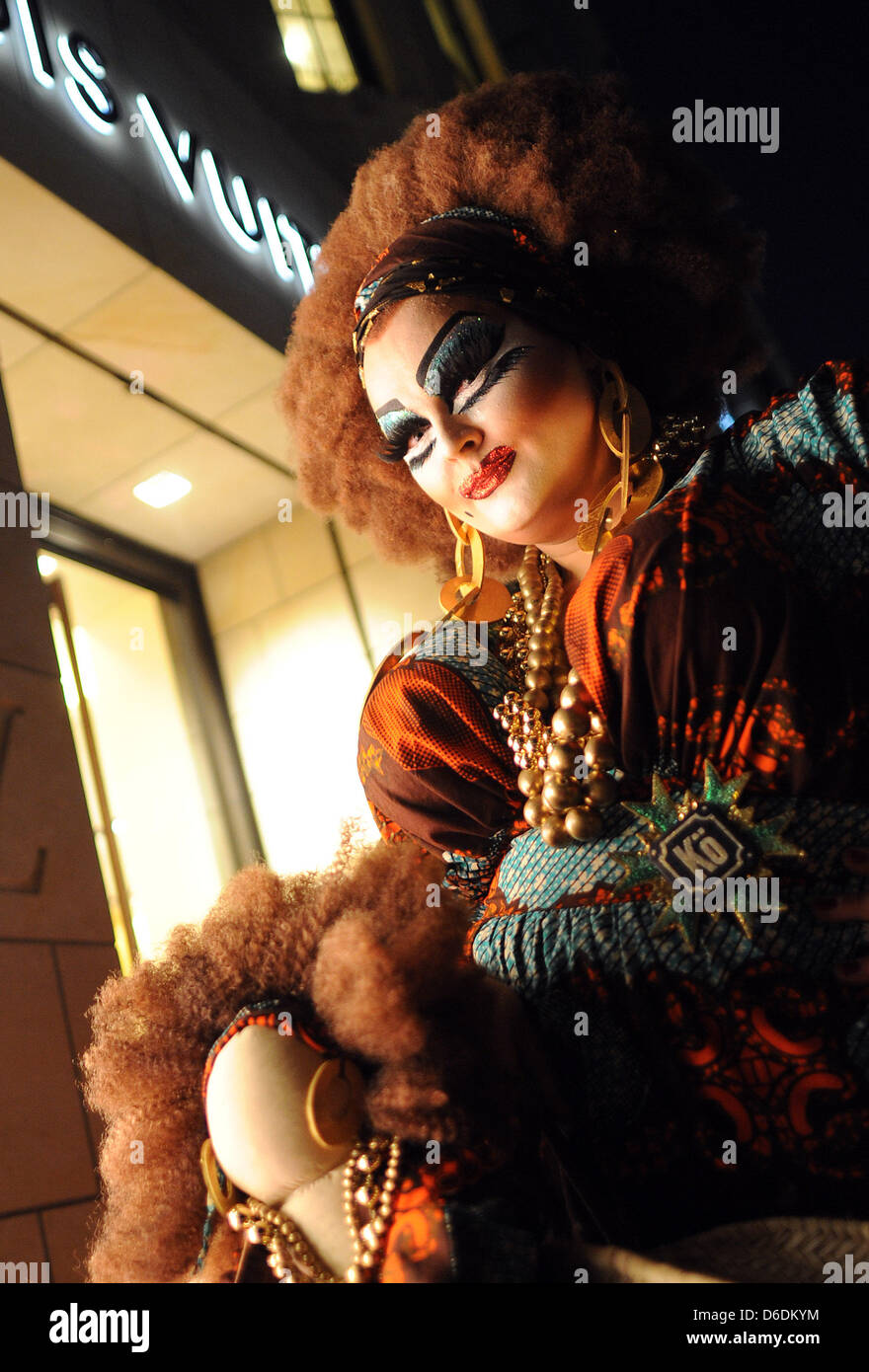 Vogue fashions night hi-res stock photography and images - Alamy