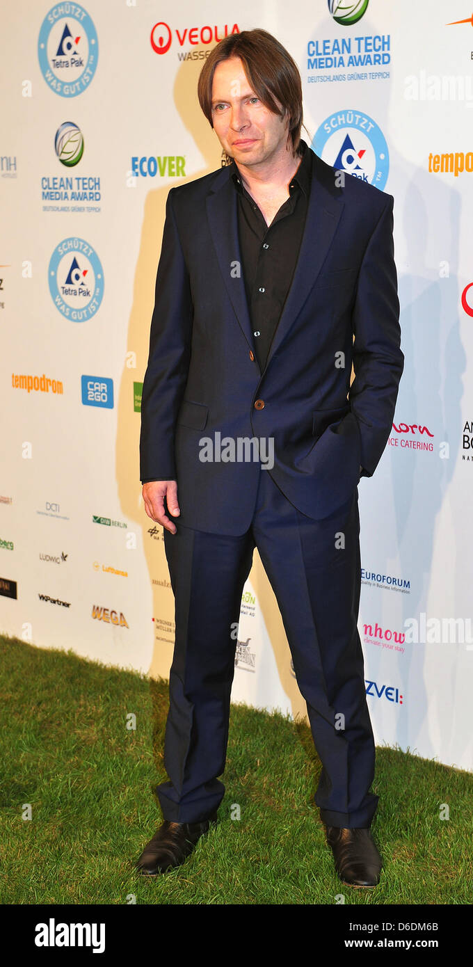 Singer Clark Datchler poses on the 'green carpet' prior to the Clean ...
