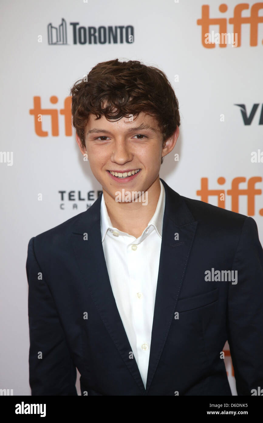 The impossible tom holland hi-res stock photography and images - Alamy