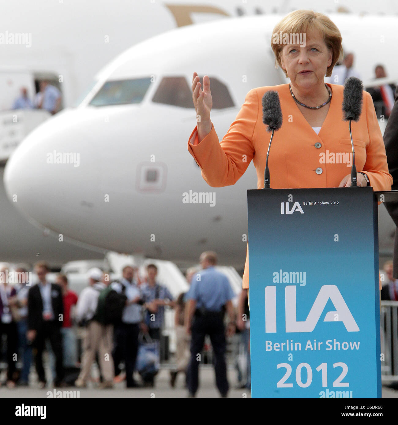 Angela merkel airplane hi-res stock photography and images - Alamy