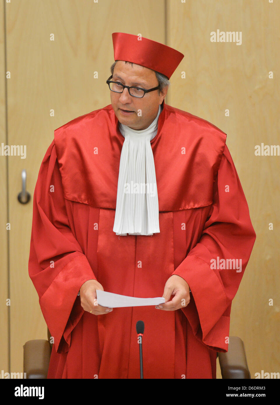 Federal judge in robes hi-res stock photography and images - Alamy