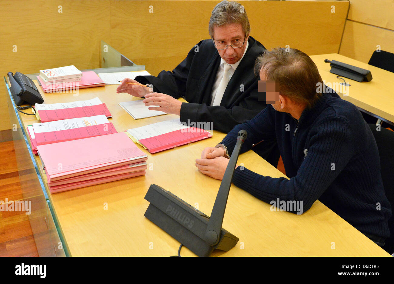 Defendant Matthias R. (R) and his lawyer Fred Uth await the beginning ...