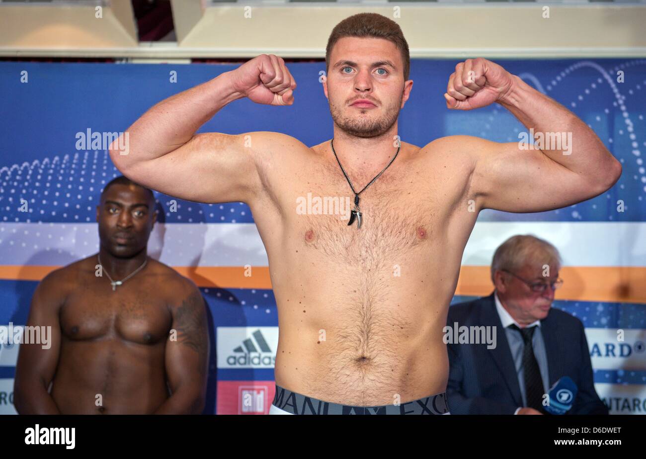 German heavyweight boxer Edmung Gerber poses while his British opponent ...