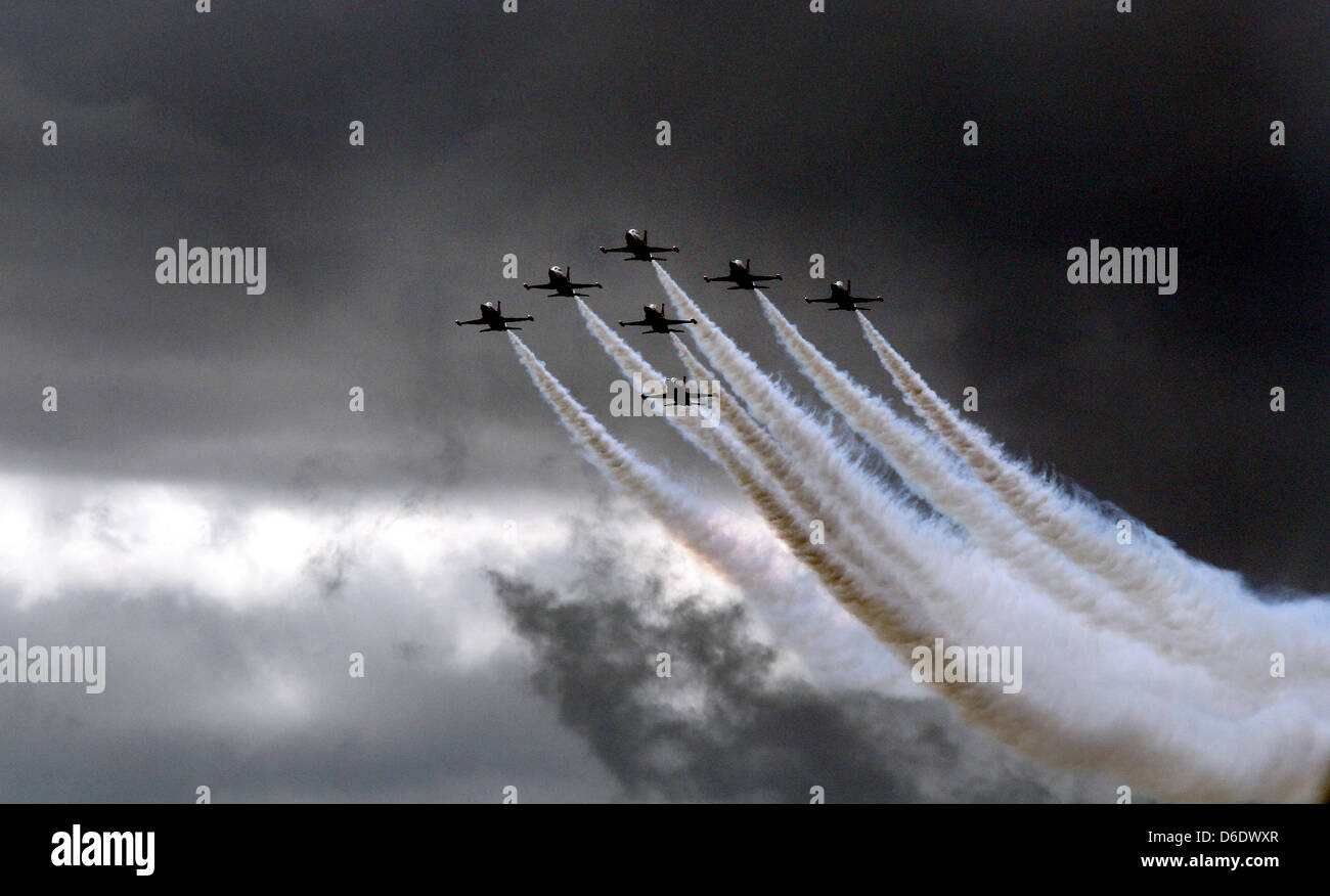 An aerial arobatic team from the Turkish Air Force perform during the ...