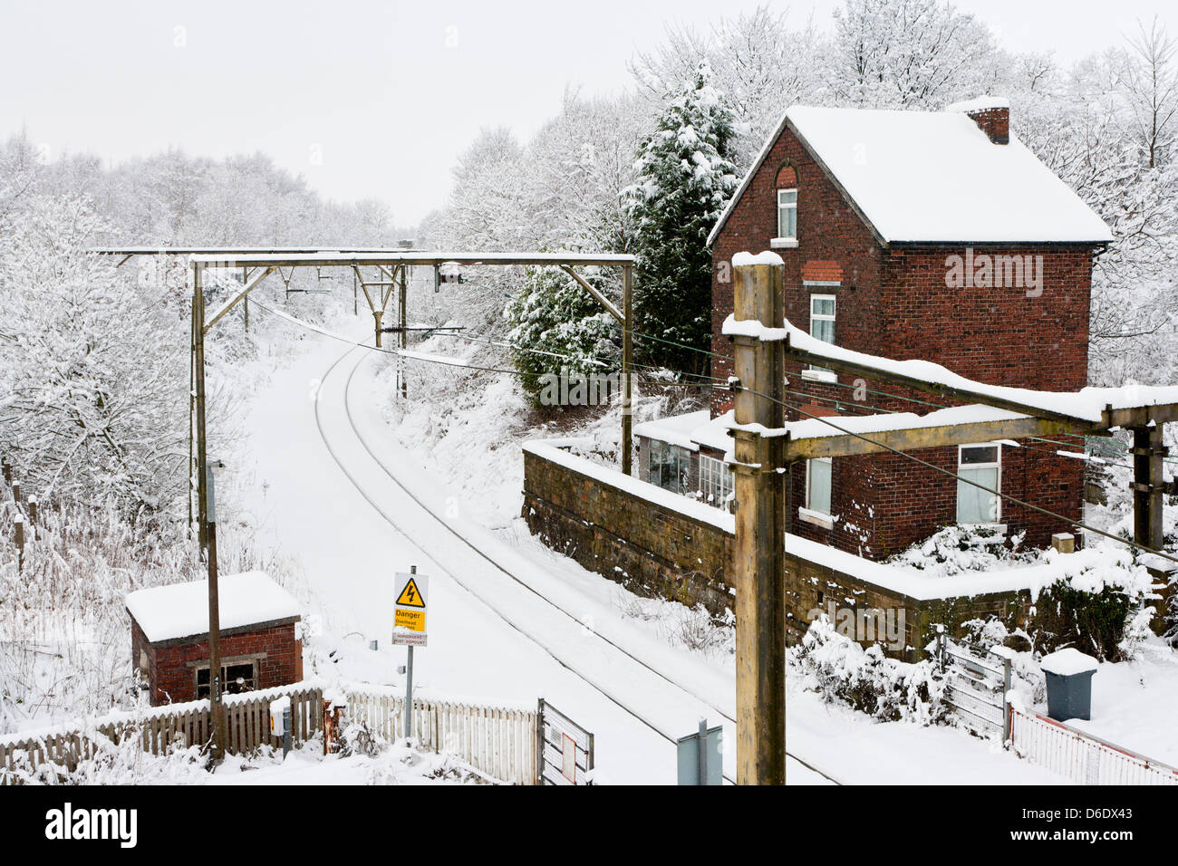 Railway cottage hi-res stock photography and images - Alamy
