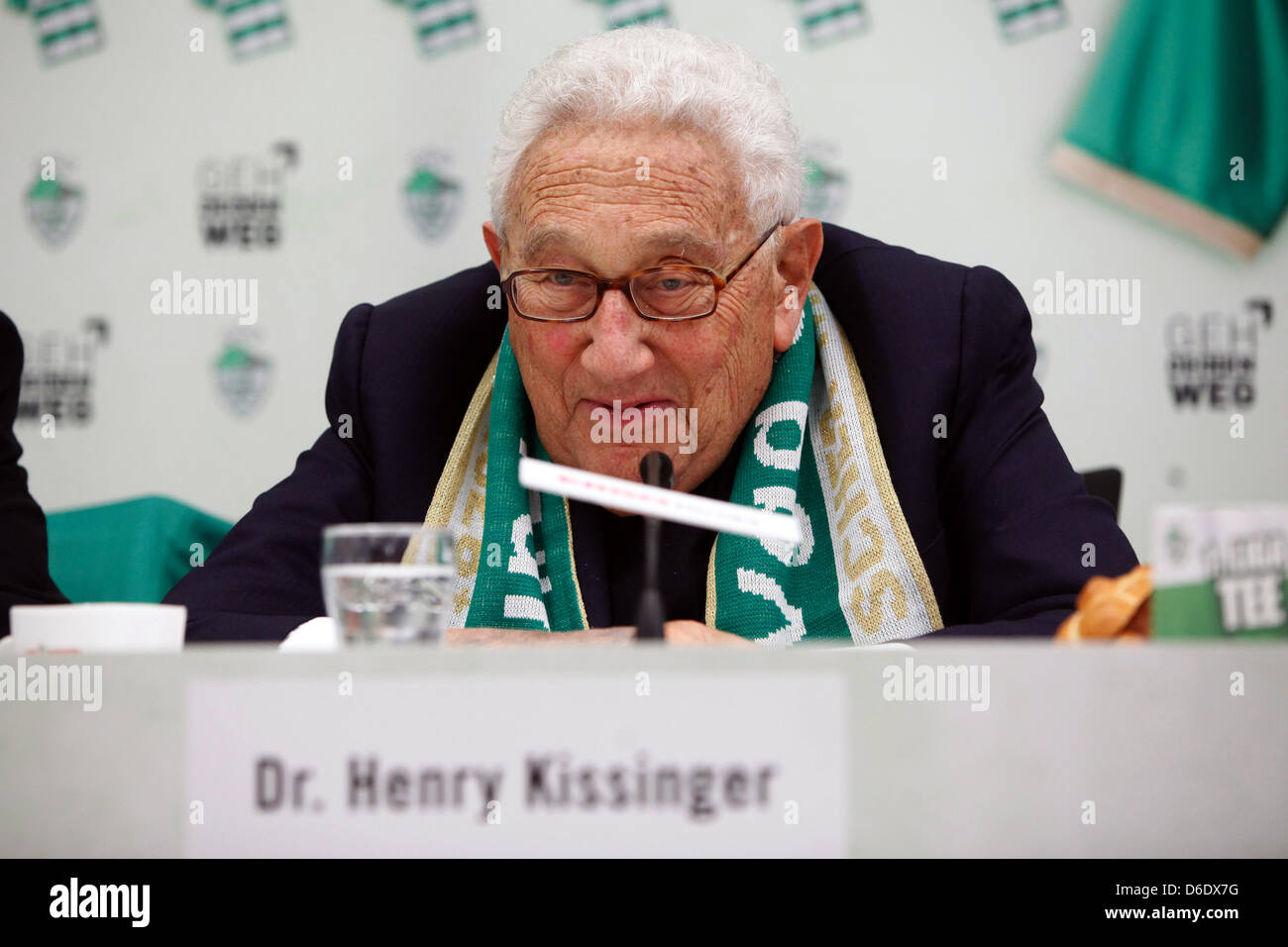 Talking with kissinger hi-res stock photography and images - Alamy
