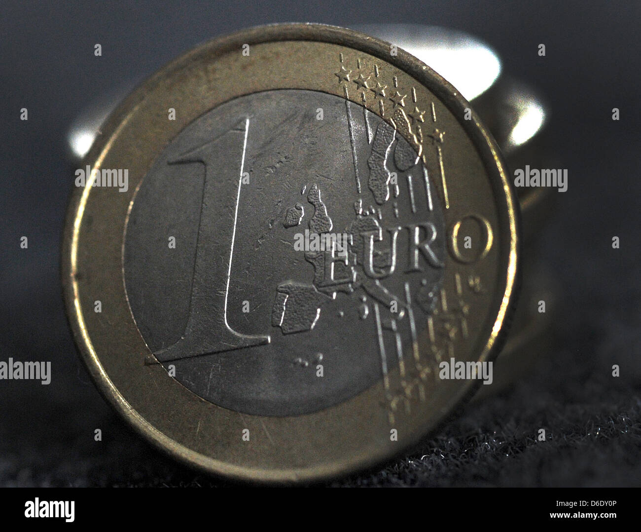 A one euro coin sits on a table in Duesseldorf, Germany, 10 September ...
