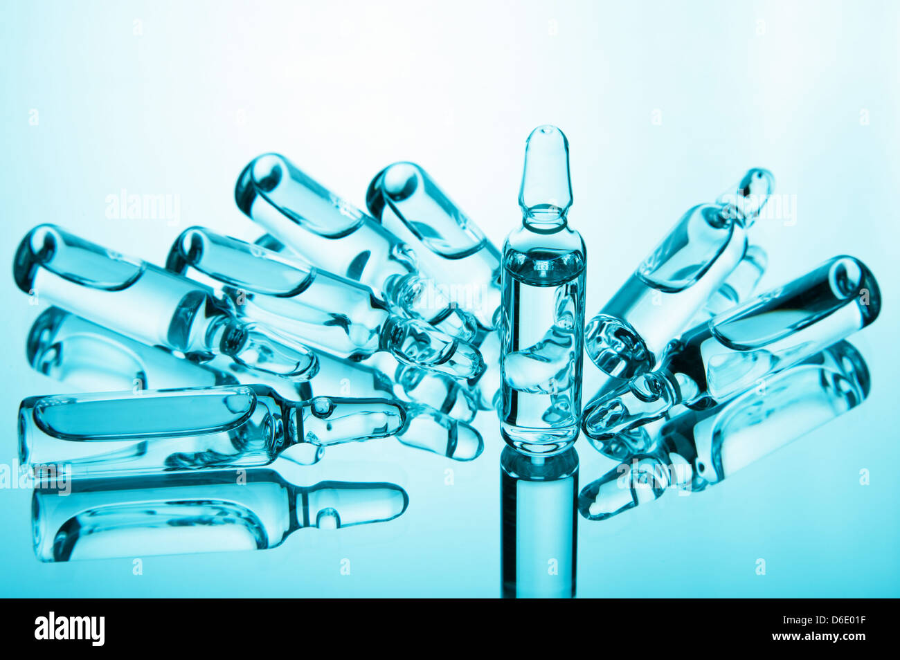 Medical ampules hi-res stock photography and images - Alamy