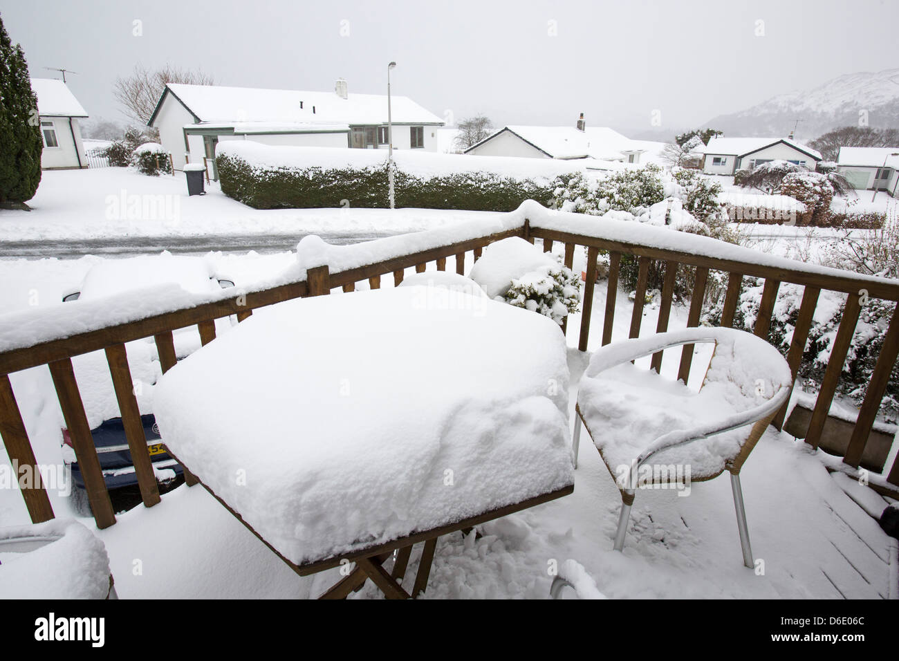 Snow drift house hi-res stock photography and images - Alamy