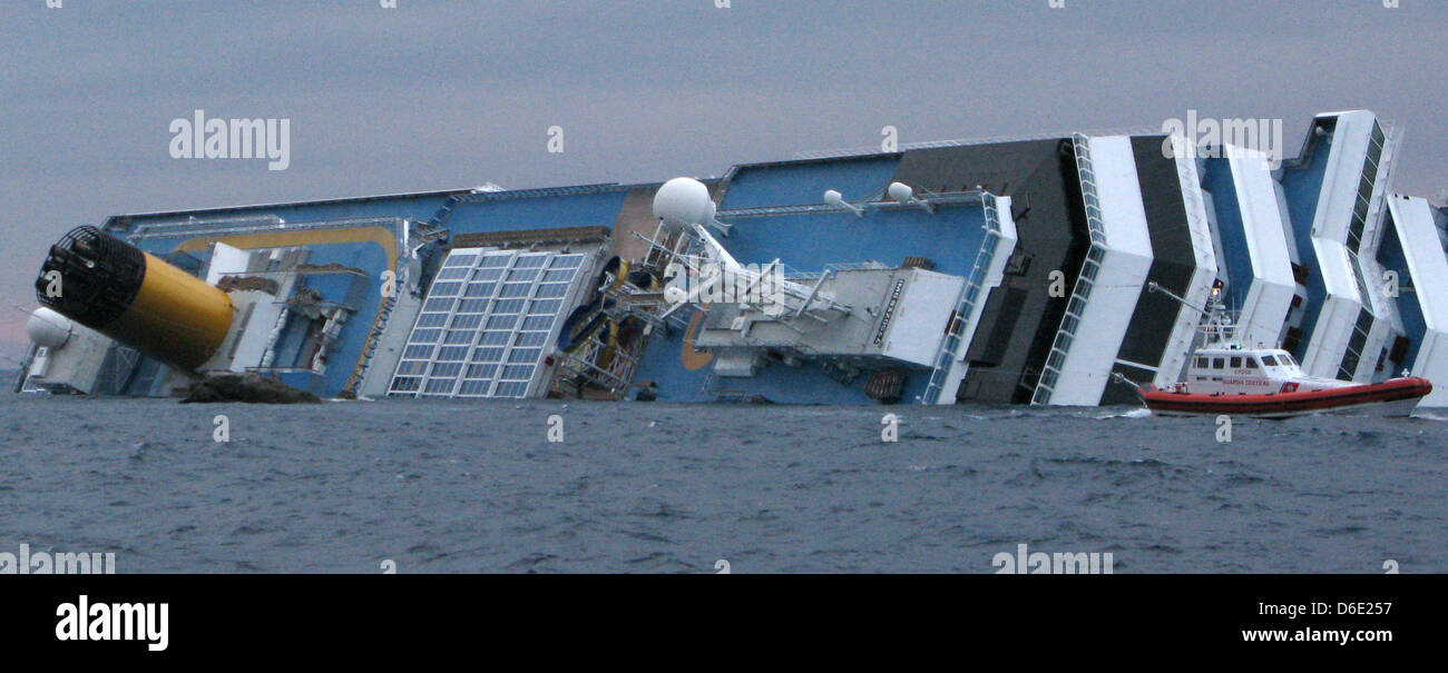 Capsized cruise ship hi-res stock photography and images - Alamy