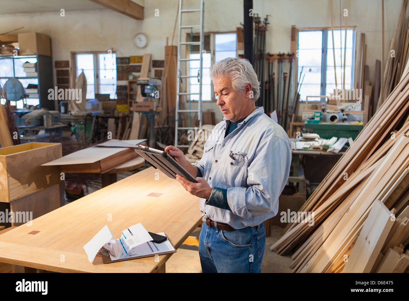 Mature craftsman using tablet hi-res stock photography and images - Alamy