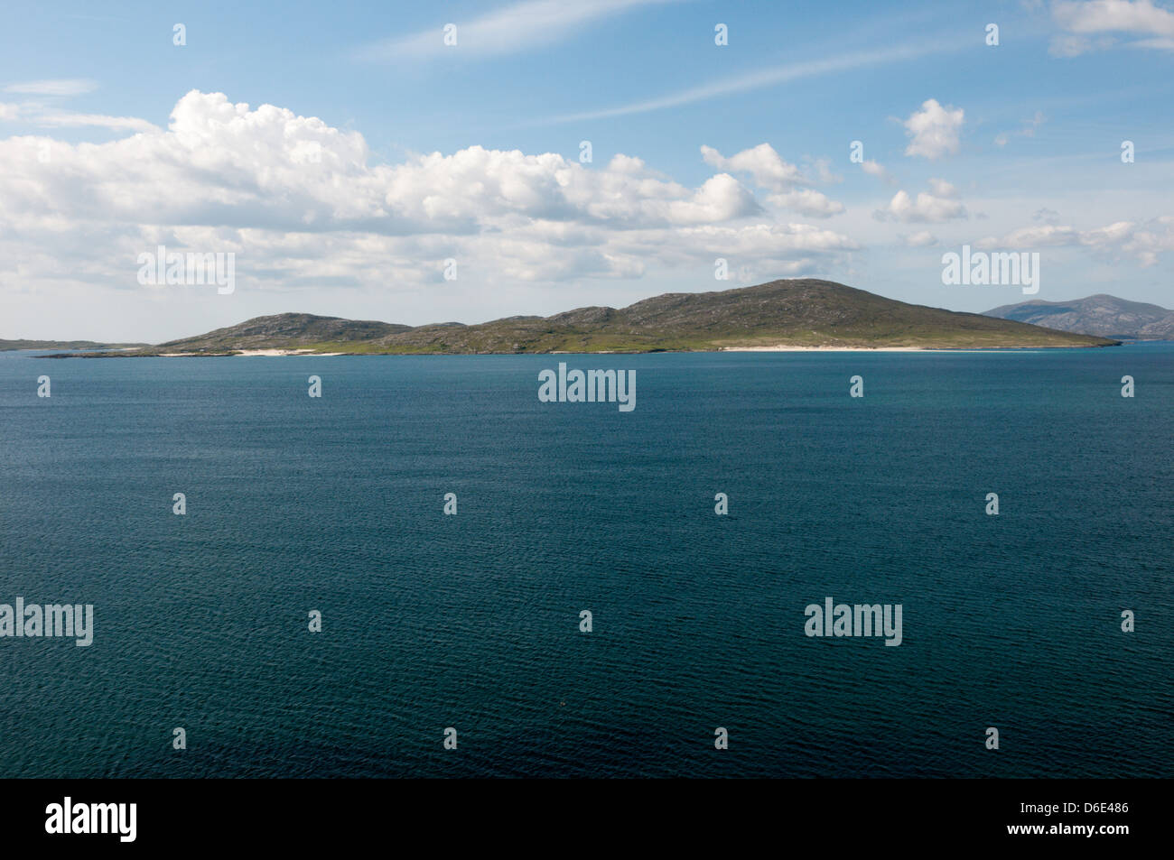 The island of Taransay seen across the Sound of Taransay from South ...