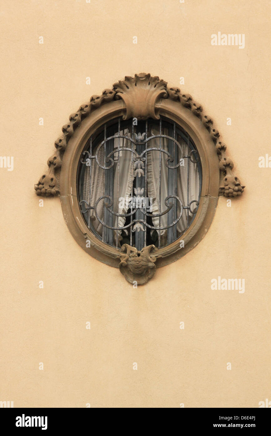 Oval window frame hi-res stock photography and images - Alamy