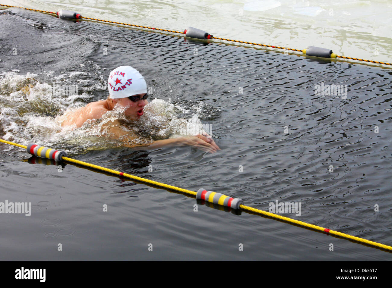 (dpa-file) - A file picture dated 22 February 2009 shows a swimmer ...