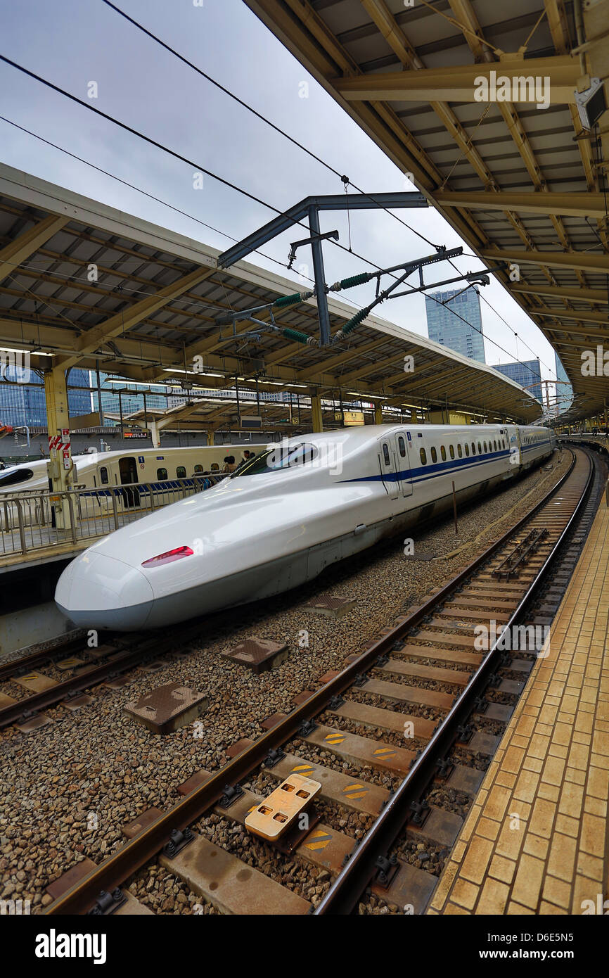 Shinkansen Japanese Bullet train in Tokyo Railway Station, Tokyo, Japan ...