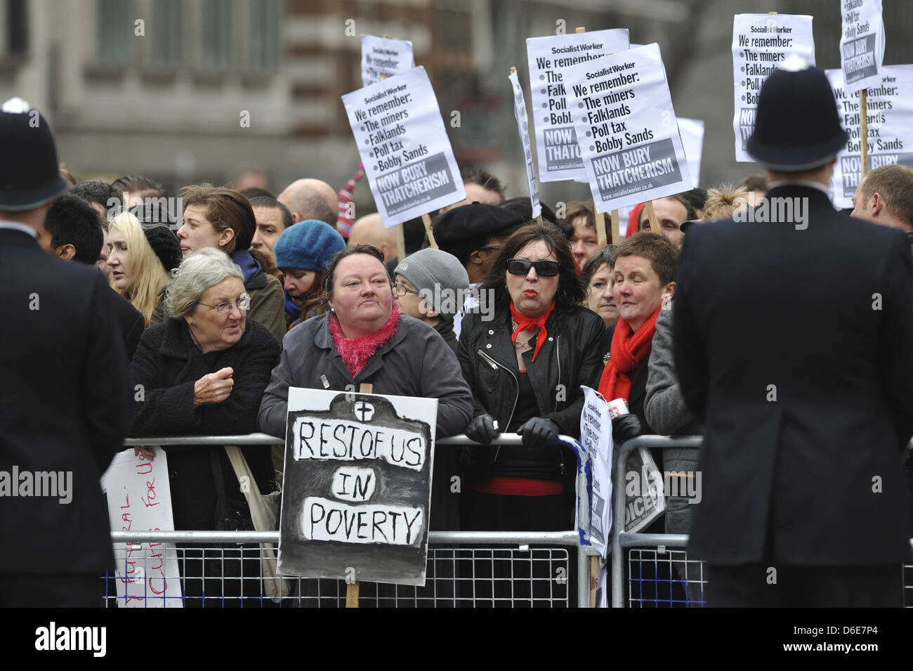 News funeral thatcher protest hi-res stock photography and images - Alamy