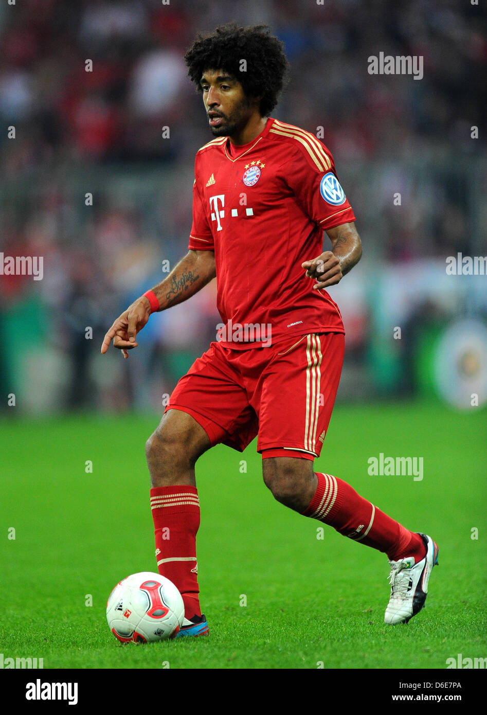 Munich, Germany. 16th April, 2013. Munich's Dante plays the ball during ...