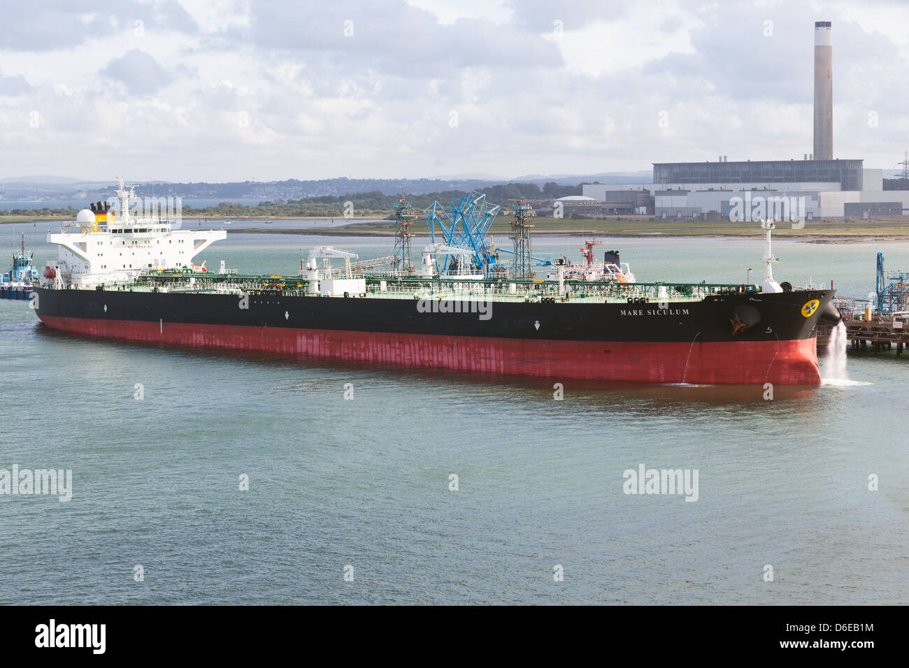 Oil tankers alongside Esso Fawley Oil Refinery Terminal. Solent Stock ...