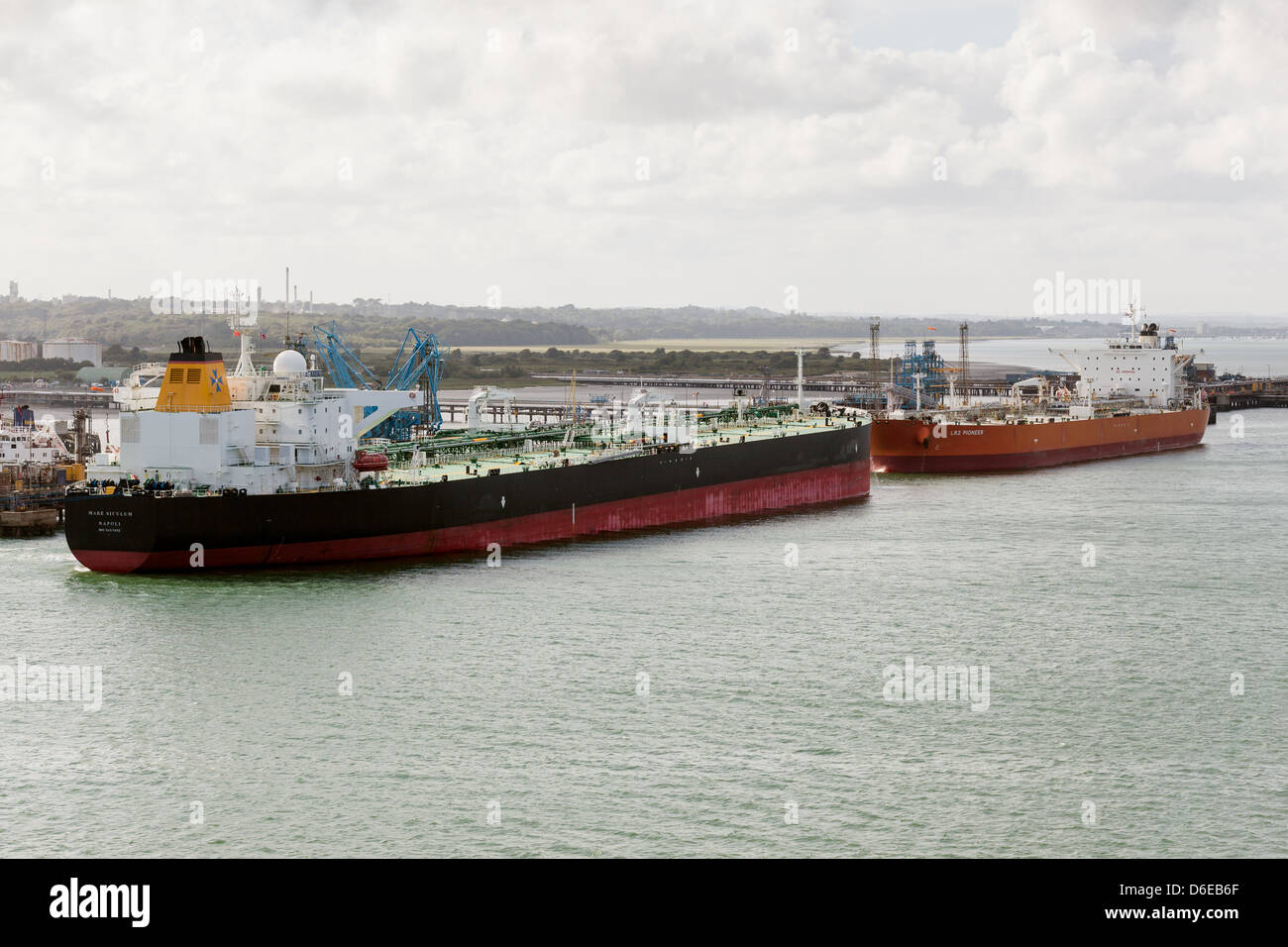 Oil tankers alongside Esso Fawley Oil Refinery Terminal. Solent UK ...
