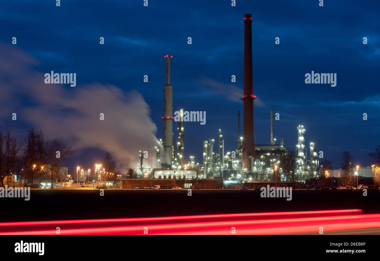 Petroplus refinery is pictured at dusk in Ingolstadt, Germany, 24 ...