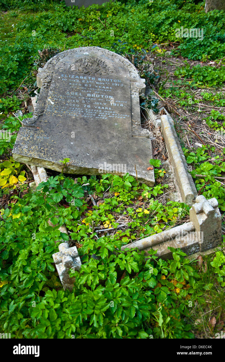 old gravestone fallen Stock Photo - Alamy