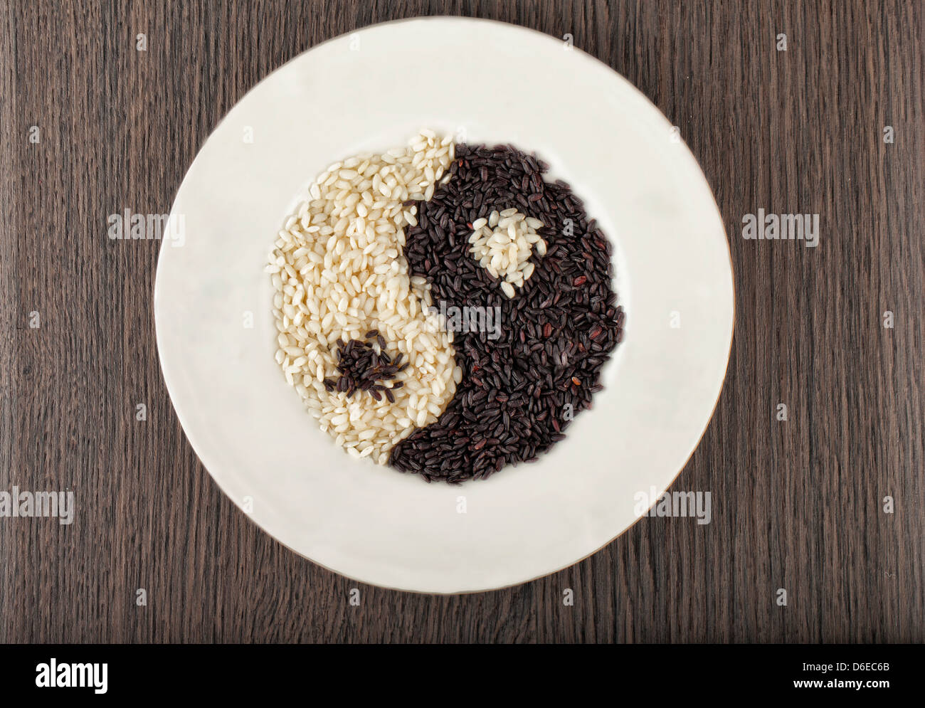 White and black rice forming symbol of Yin and Yang Stock Photo - Alamy