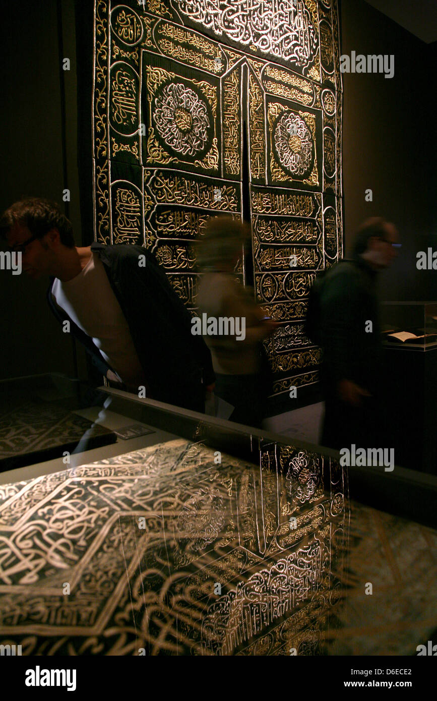 The curtain of the Kaaba door from the 20th century from Mecca is ...