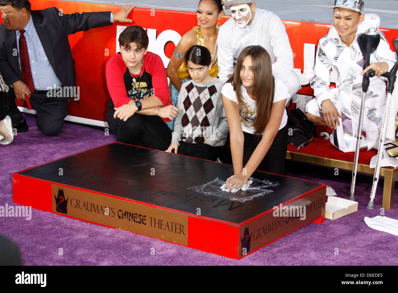 Singer Michael Jackson's children Prince (l-r), Paris and Blanket ...