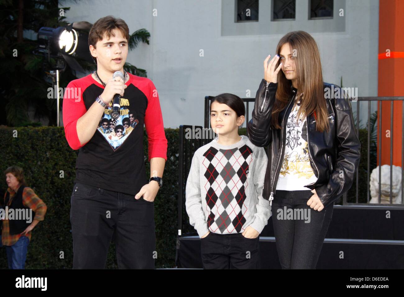 Singer Michael Jackson's children Prince (l-r), Paris and Blanket ...