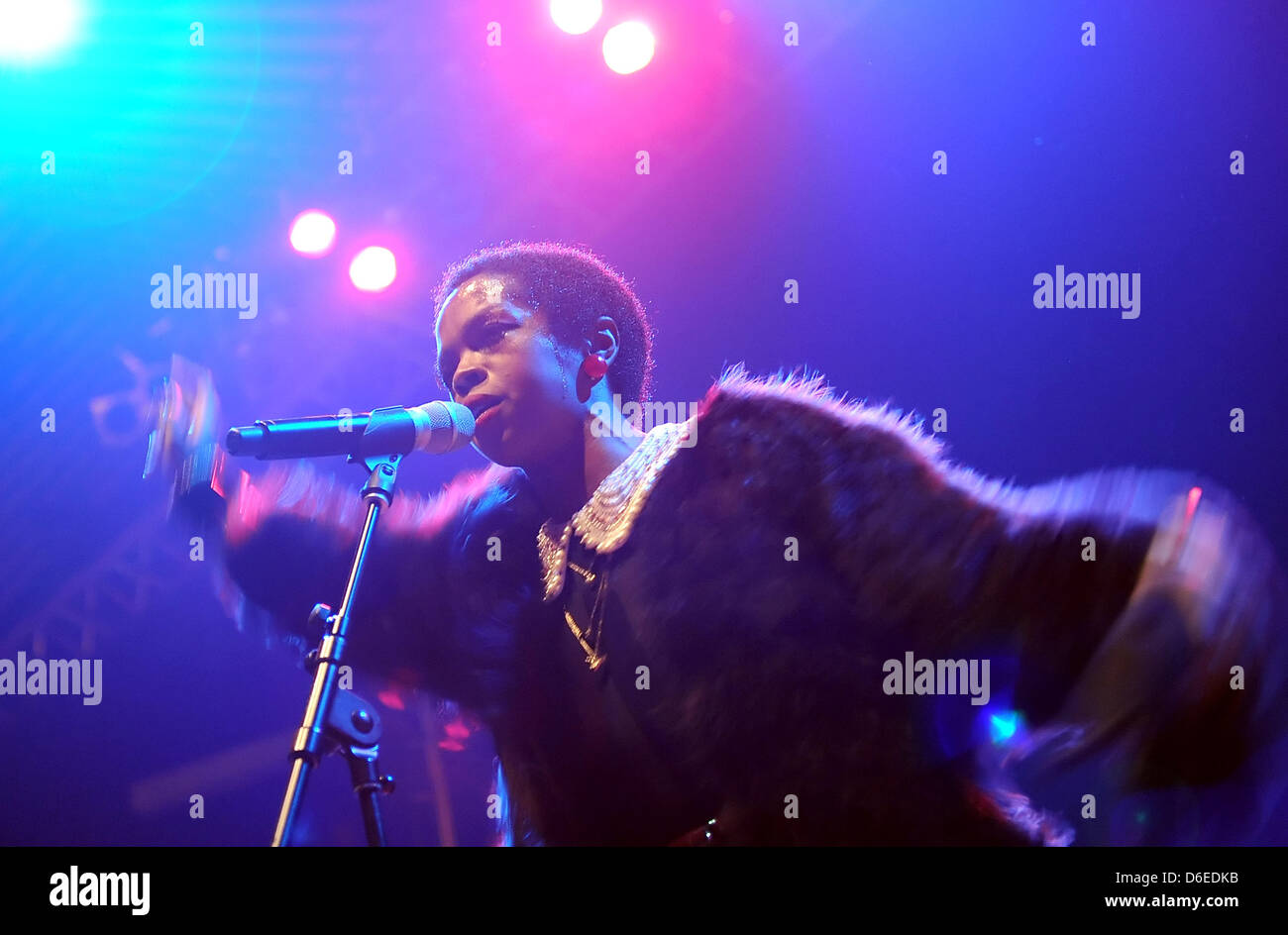 Singer fugees lauryn hill hi-res stock photography and images - Alamy